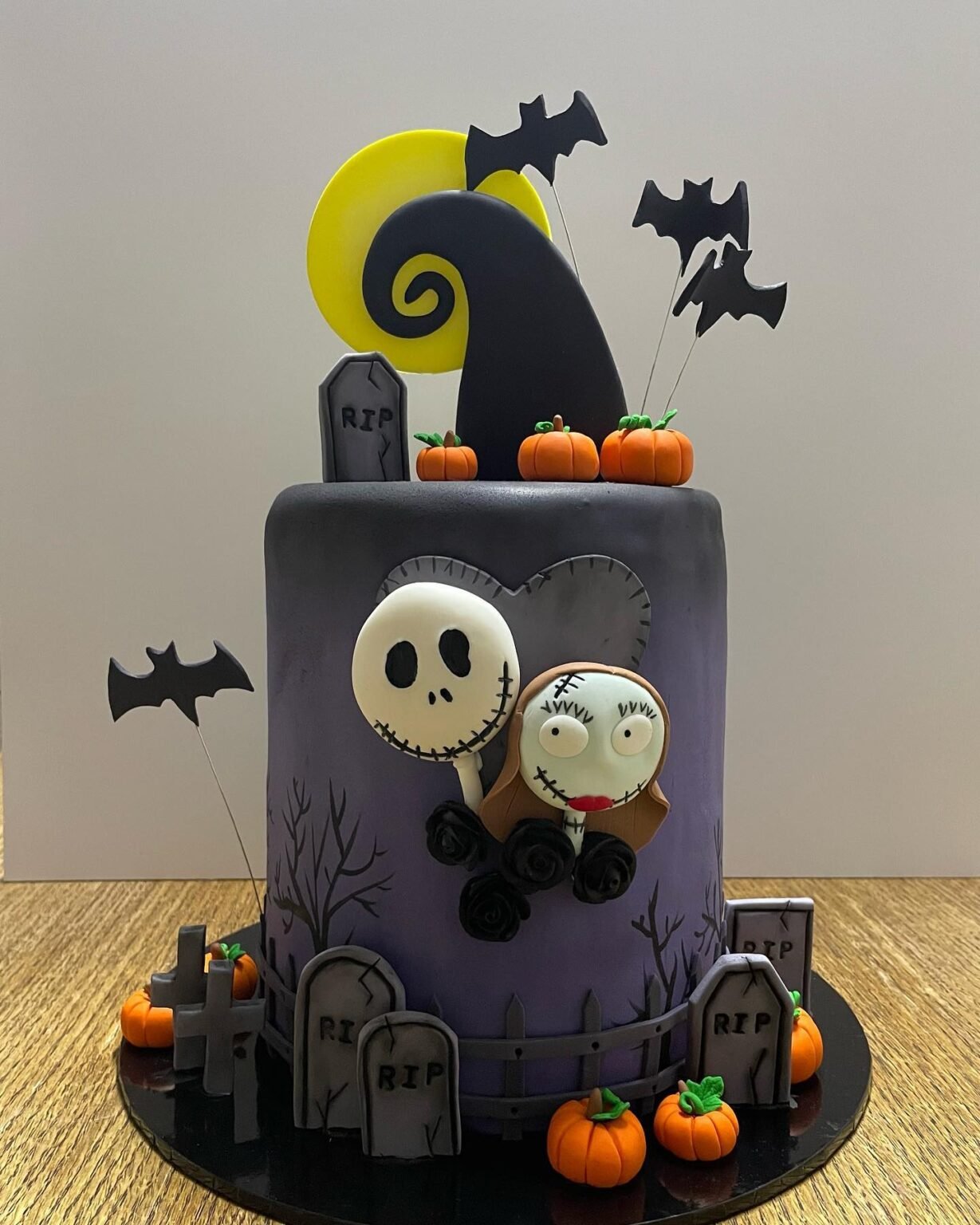 16 Spooky Halloween Birthday Cake Ideas You'll Love 🎃