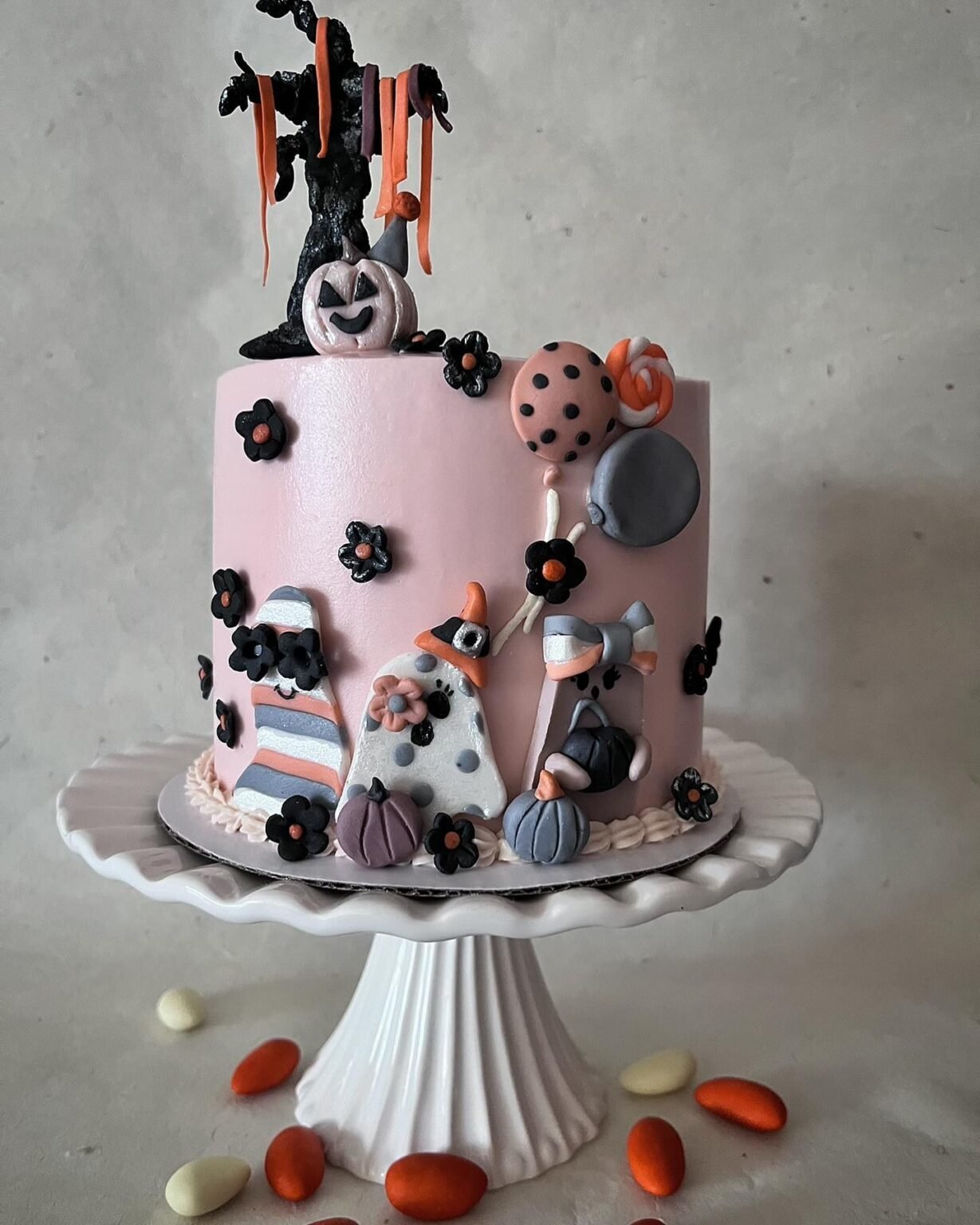 16 Spooky Halloween Birthday Cake Ideas You'll Love 🎃