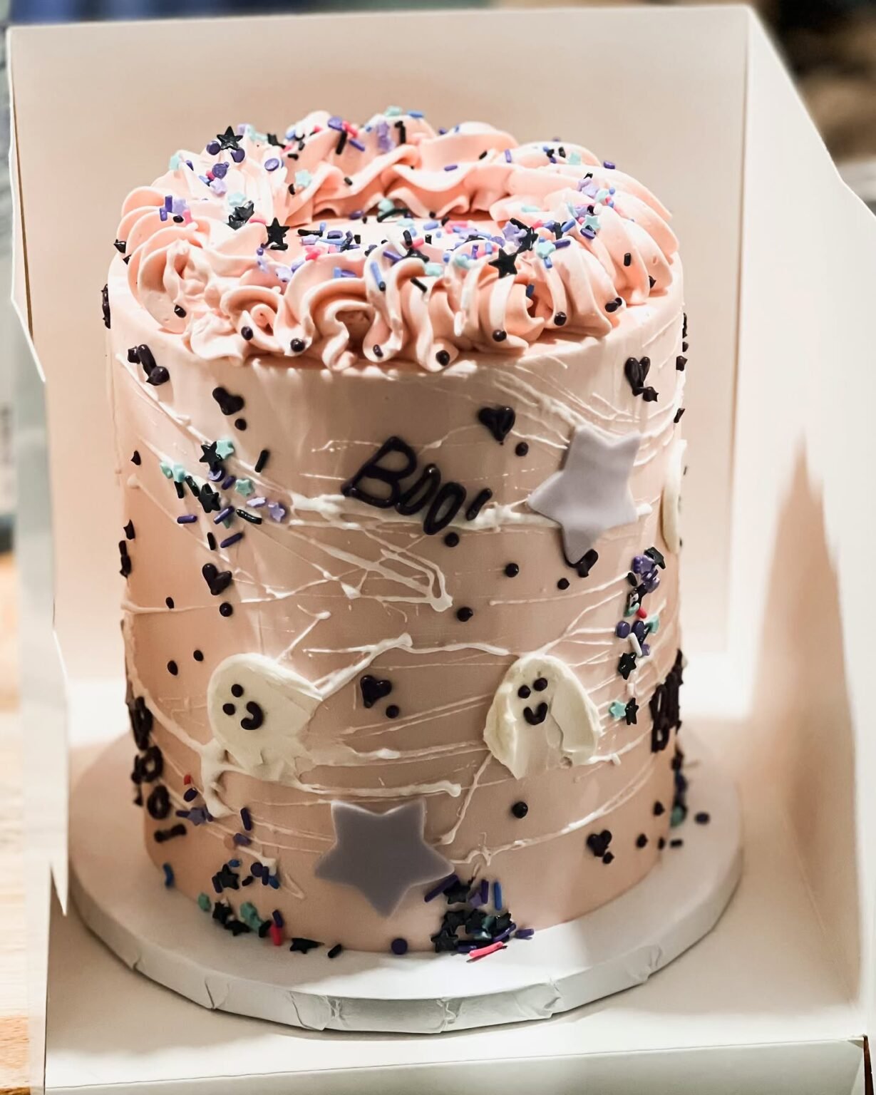 16 Spooky Halloween Birthday Cake Ideas You'll Love 🎃