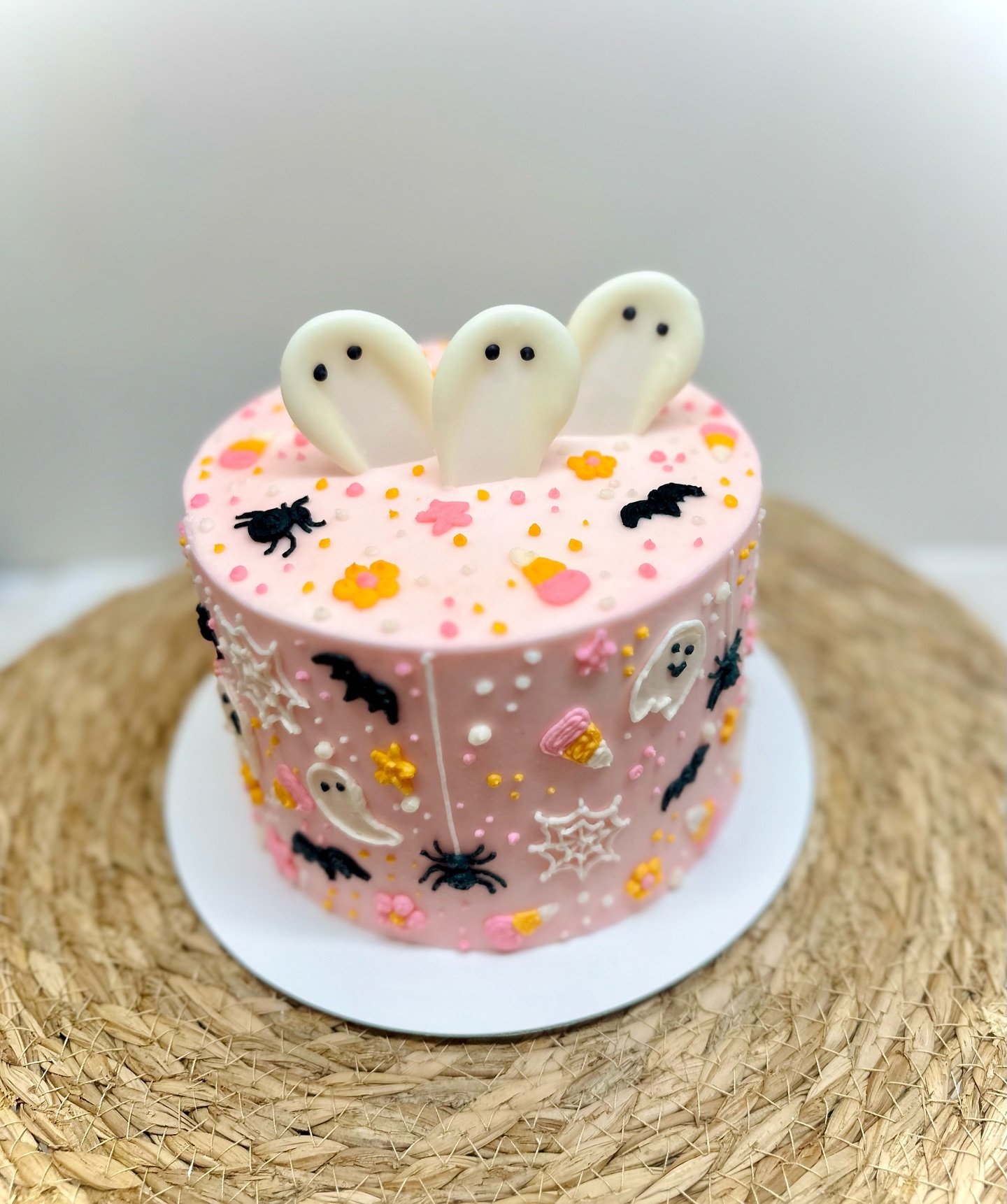 16 Spooky Halloween Birthday Cake Ideas You'll Love 🎃