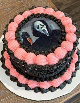 20 Scream Birthday Cake Ideas That’ll Terrify & Delight Fans