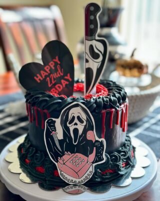 20 Scream Birthday Cake Ideas That’ll Terrify & Delight Fans