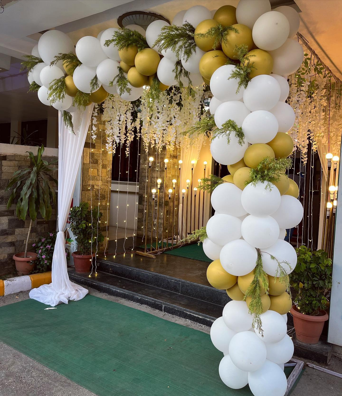 18 Easy & Stylish Balloon Decoration Ideas to Try