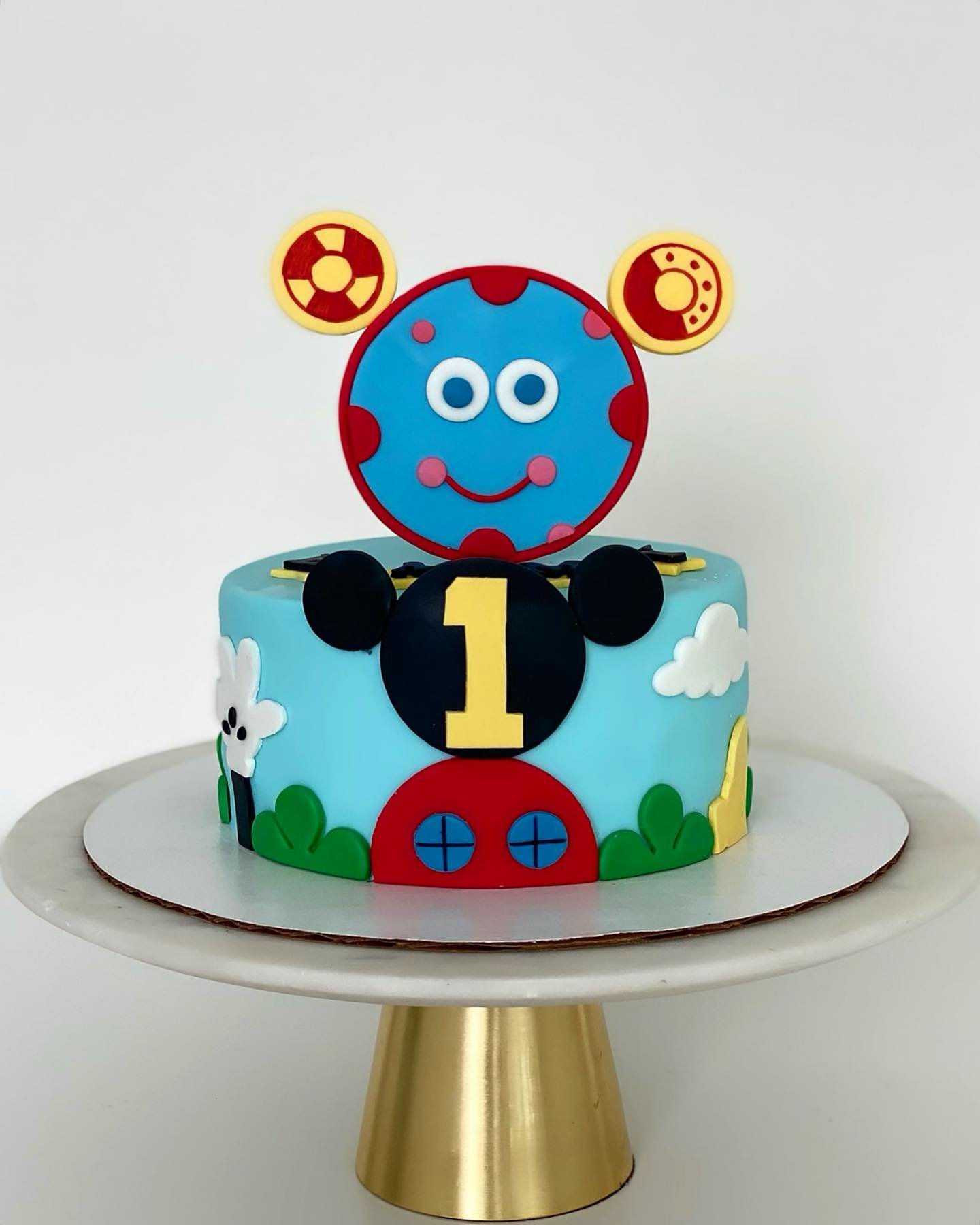 20 Mickey Mouse Birthday Party Ideas – Decorations, Cakes & More