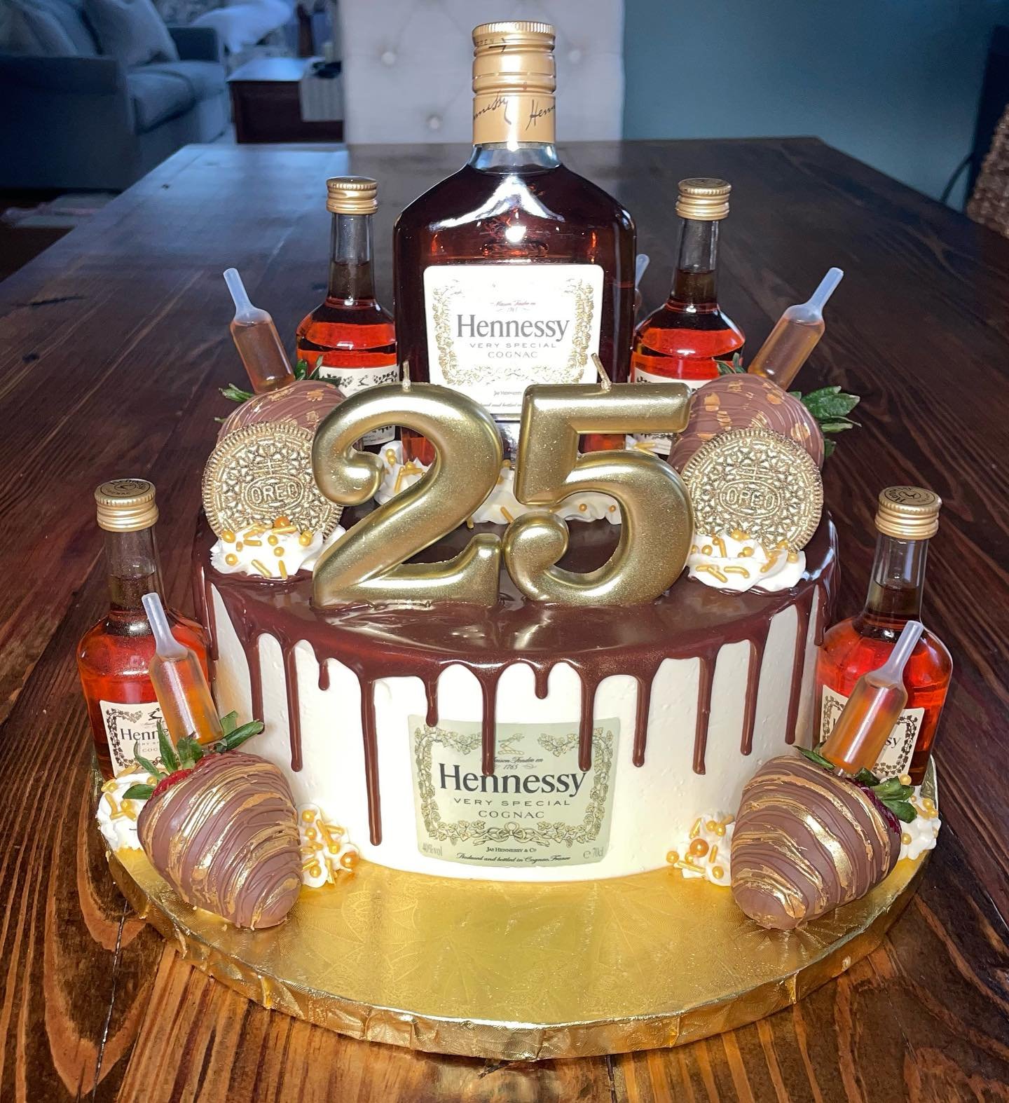 25th Birthday Cake Ideas | Stylish & Creative Cakes